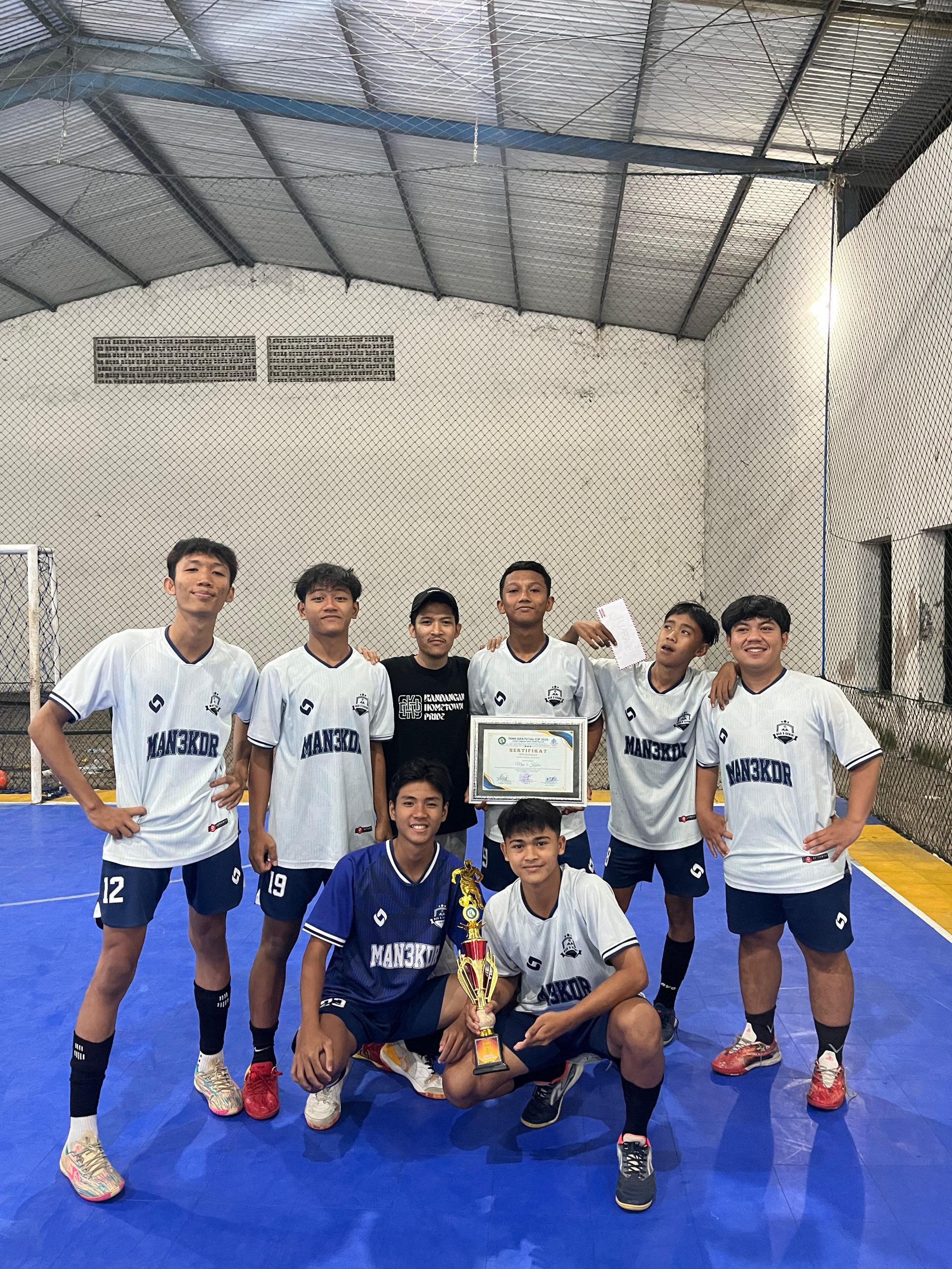 Tim Futsal MAN 3 Kediri Raih Juara 3 Dema IAIFA Futsal Cup 2025 se ...